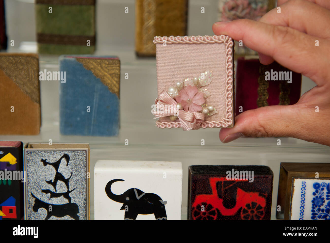 Matchboxes hi-res stock photography and images - Alamy