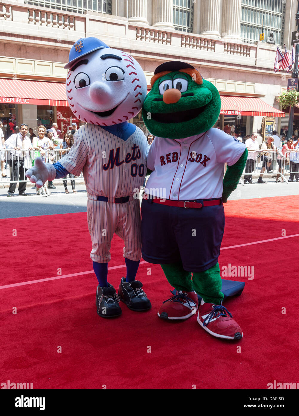 Baseball All-star game red carpet parade in New York Stock Photo - Alamy