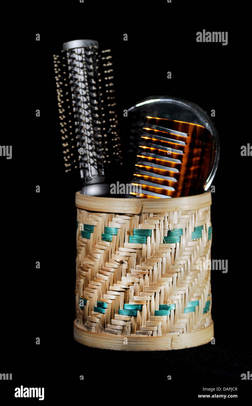 Brush comb mirror hi-res stock photography and images - Alamy
