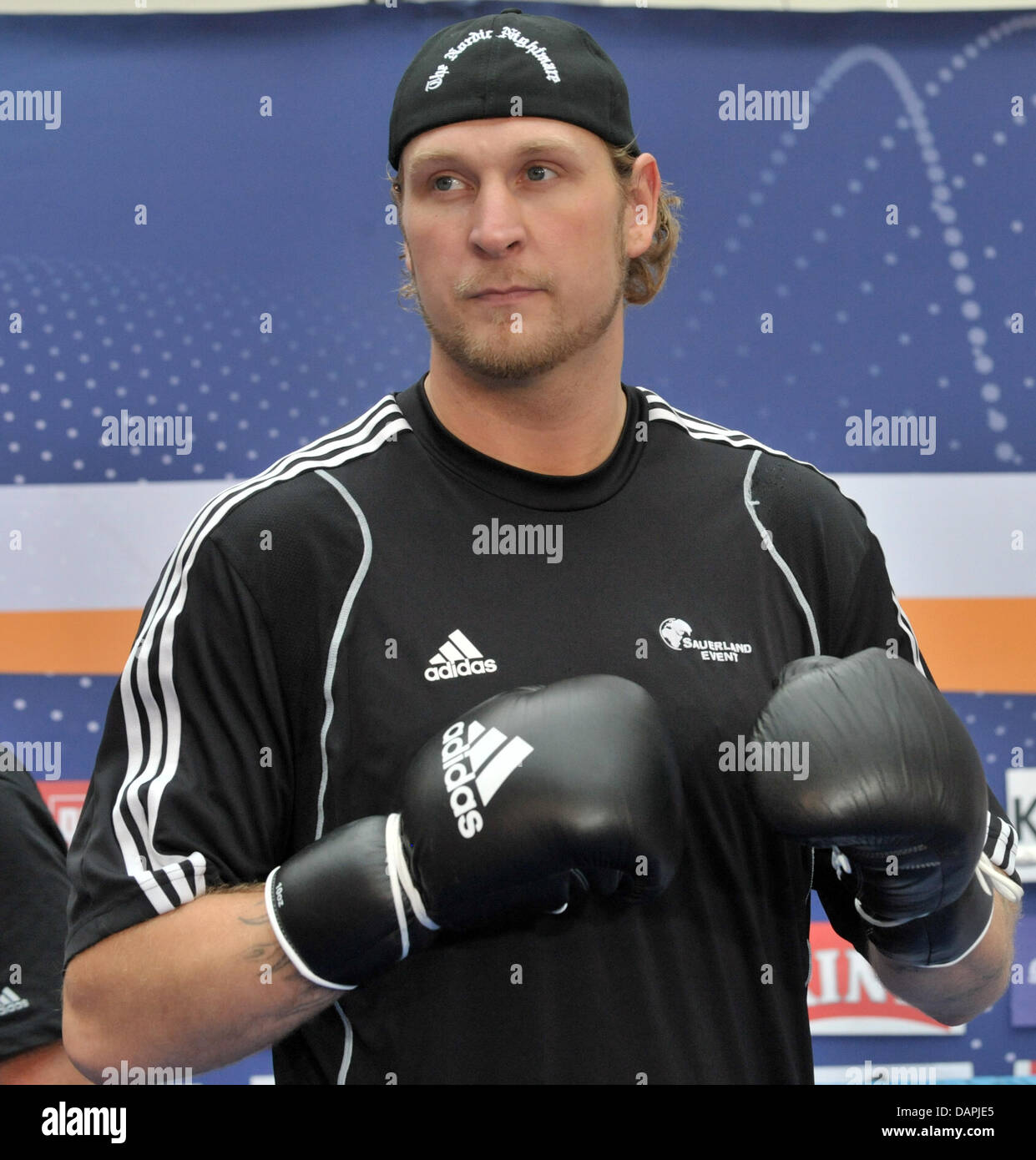 Professional boxer Robert Helenius (Finnland) practices during a public ...