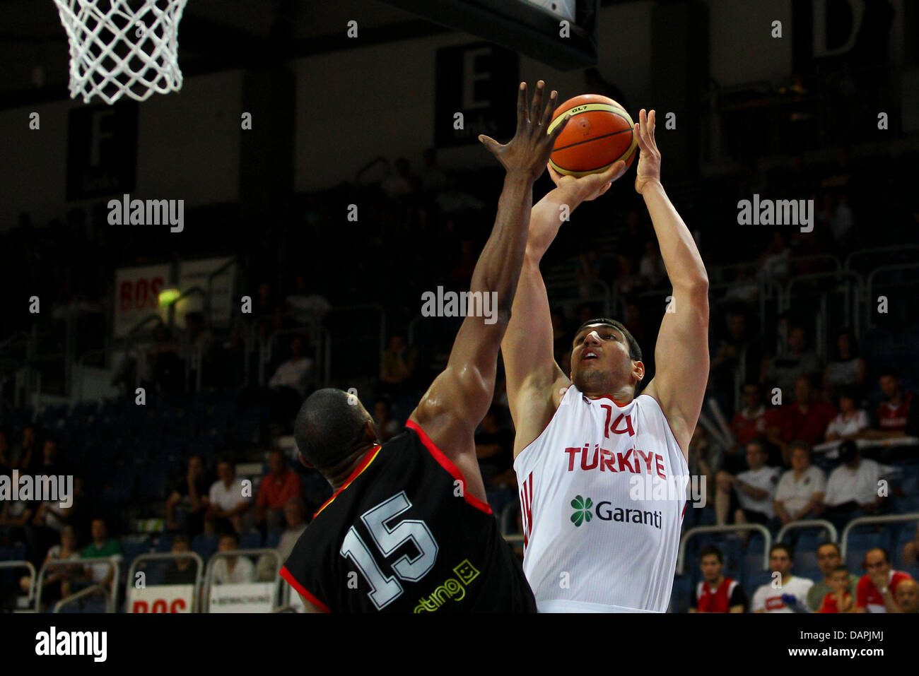 Enes kanter r hi-res stock photography and images - Alamy