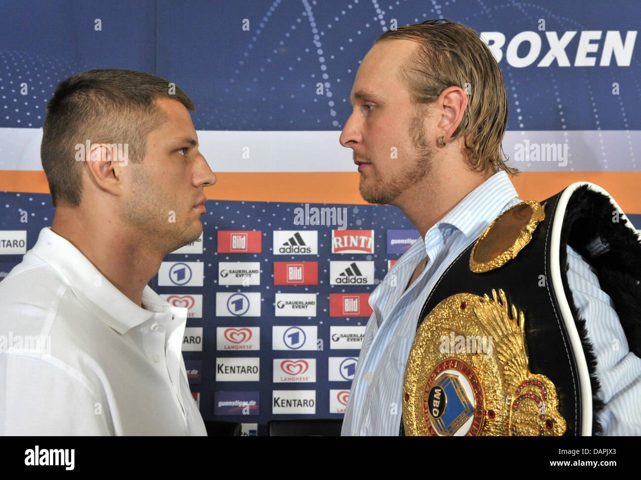 Professional boxers Sergei Liakhovich (L) from Belarus and Robert ...