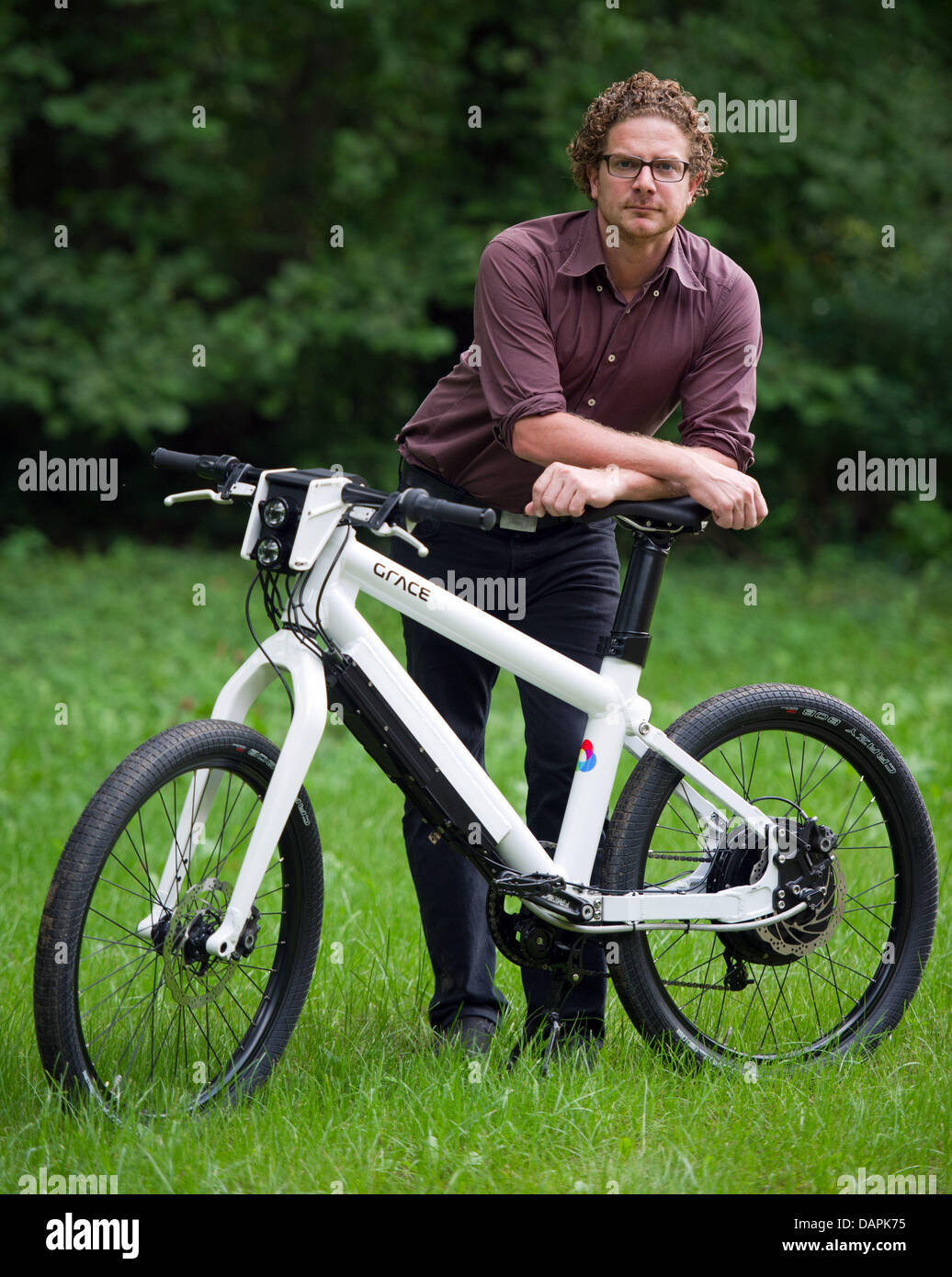 E-Bike inventor Michael Hecken presents his e-bike Grace in Biesentahl ...