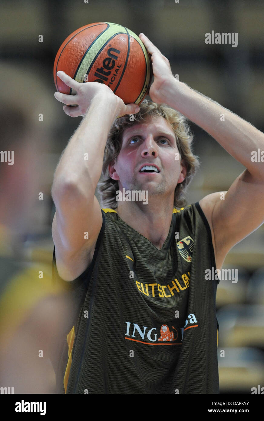 German basketball player Dirk Nowitzki plays the ball during a practice ...