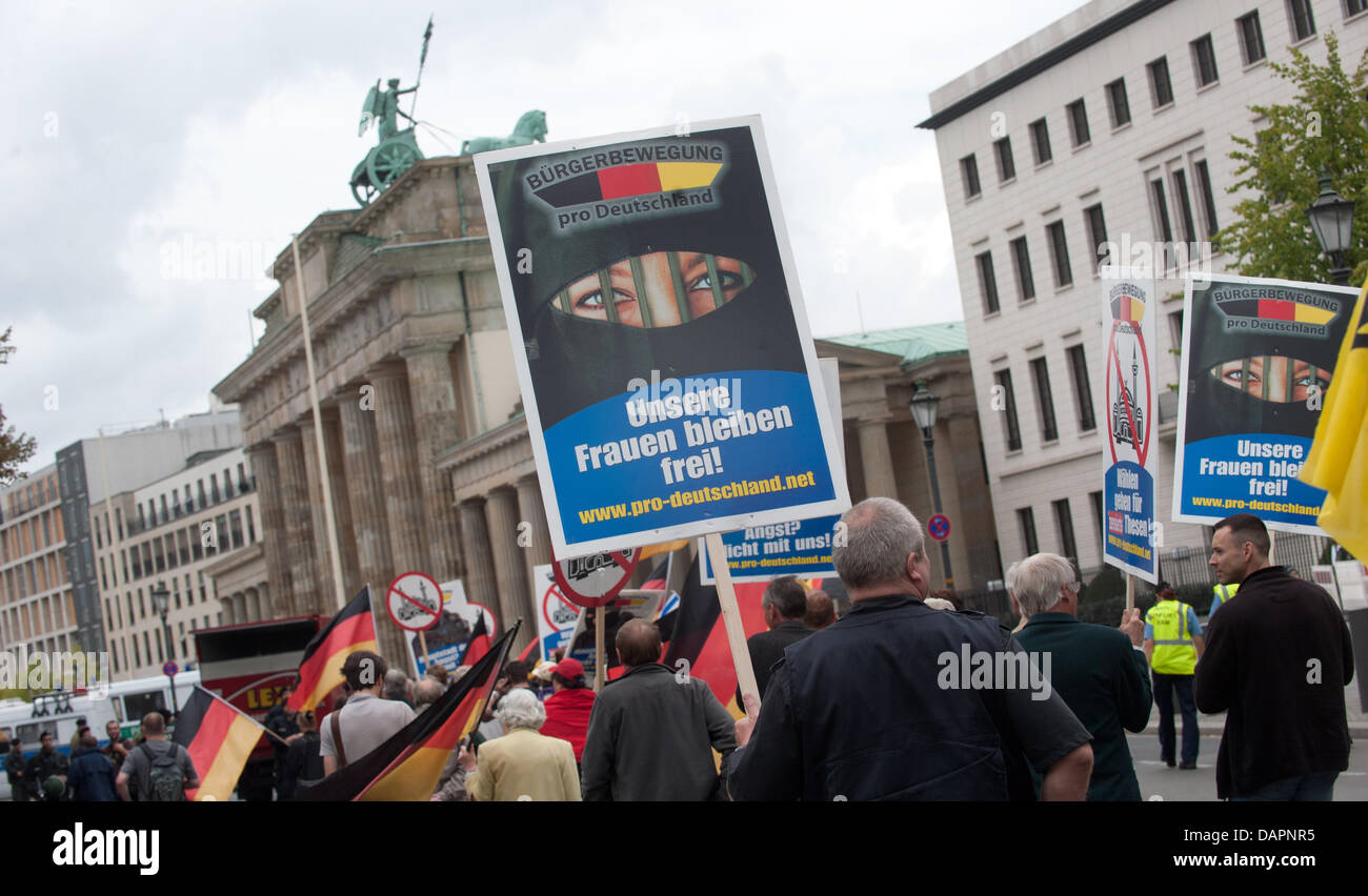 A march of the right-wing extremist party 'Pro Deutschland' ('Pro ...