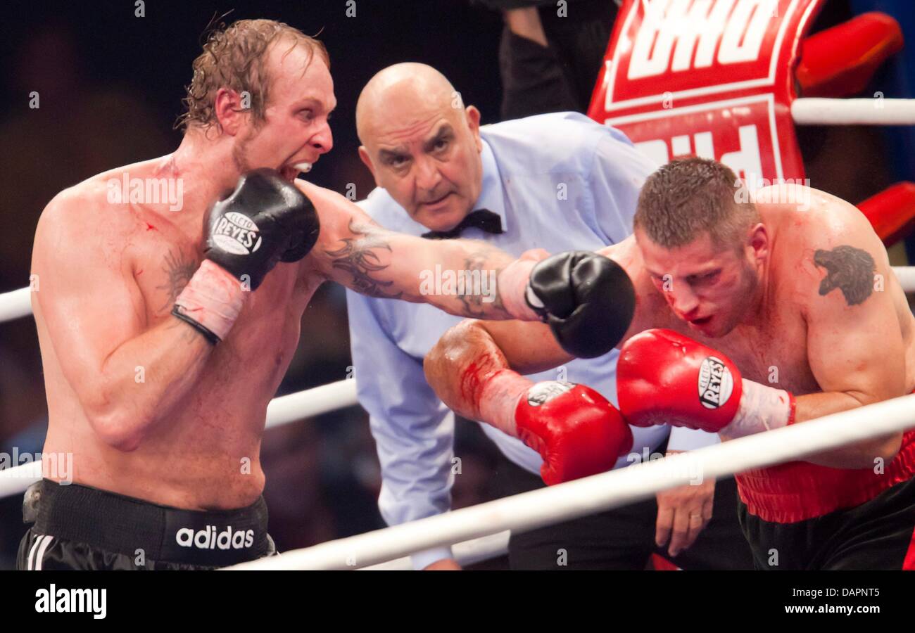 Boxing professionals from Robert Helenius from Finland (L) and Sergei ...