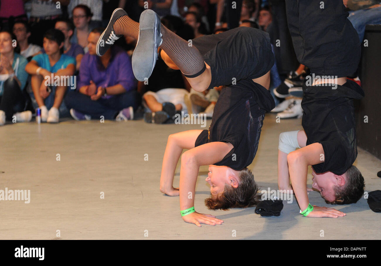 Members of the breakdance company 'Project Wild' from Chemnitz dances ...