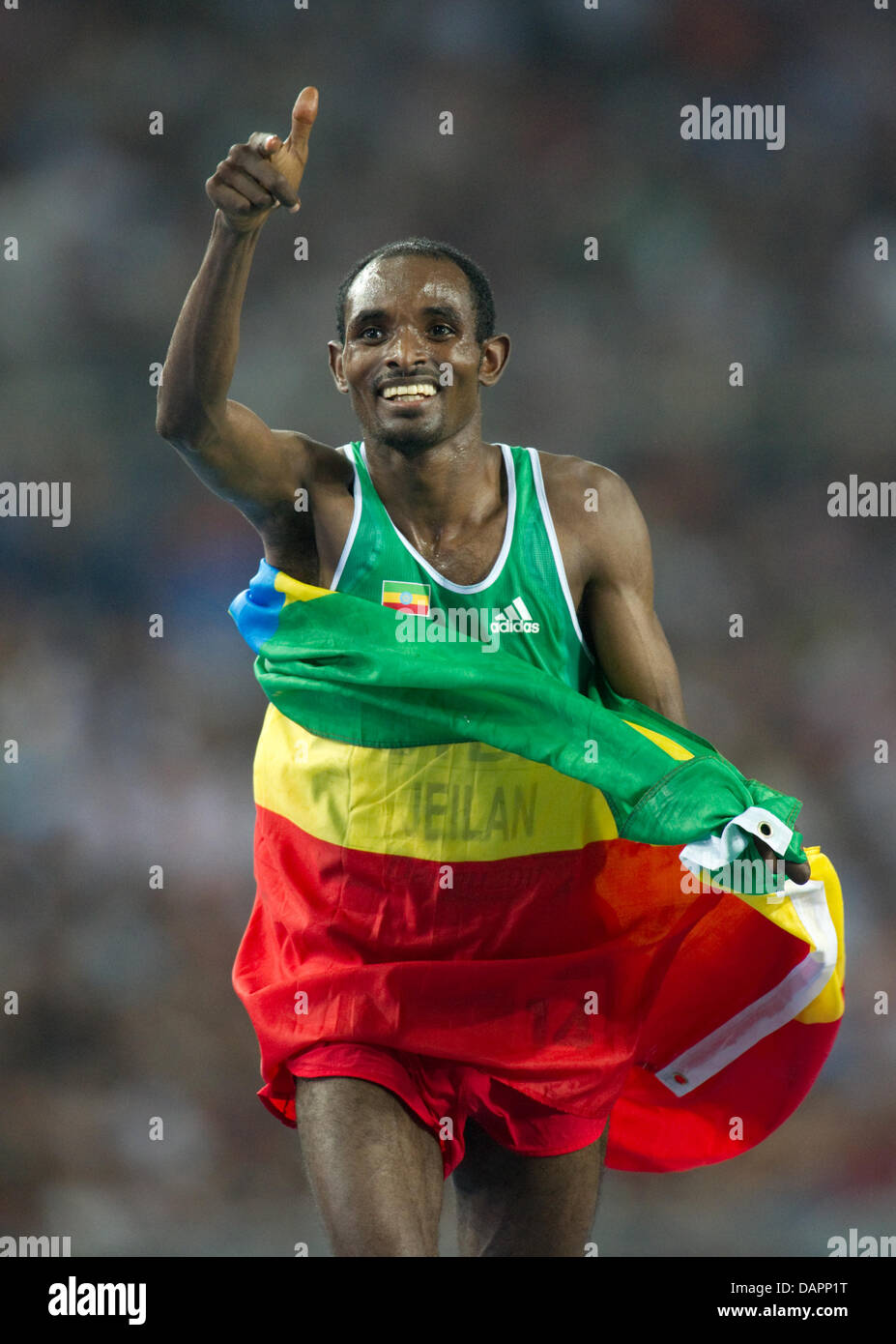 Ibrahim Jeilan of Ethiopia celebrates after winning the Men's 10000m ...