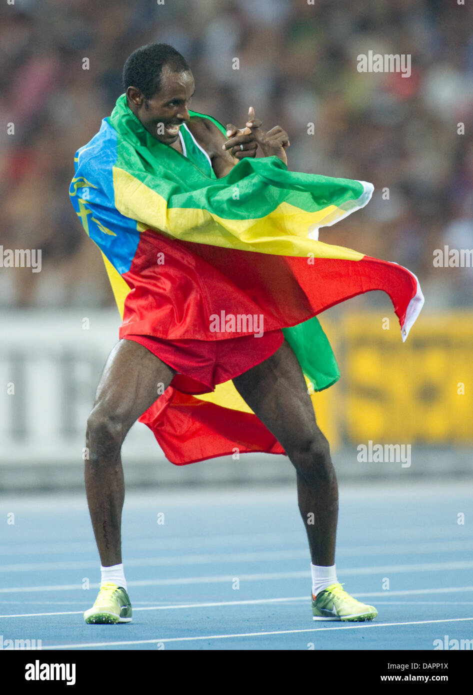Ibrahim Jeilan of Ethiopia celebrates after winning the Men's 10000m ...