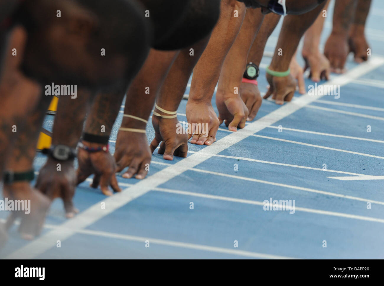 Athlets start in the 100m semi final at the 13th IAAF World ...