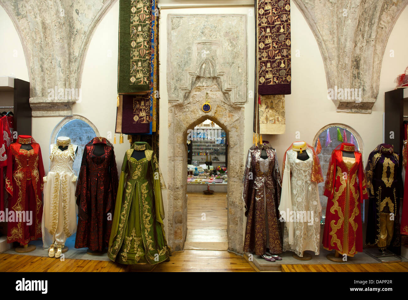 Türkei, Antalya-Stadt, Geschäft Bindalli im historischen Tahiri Hamam ...