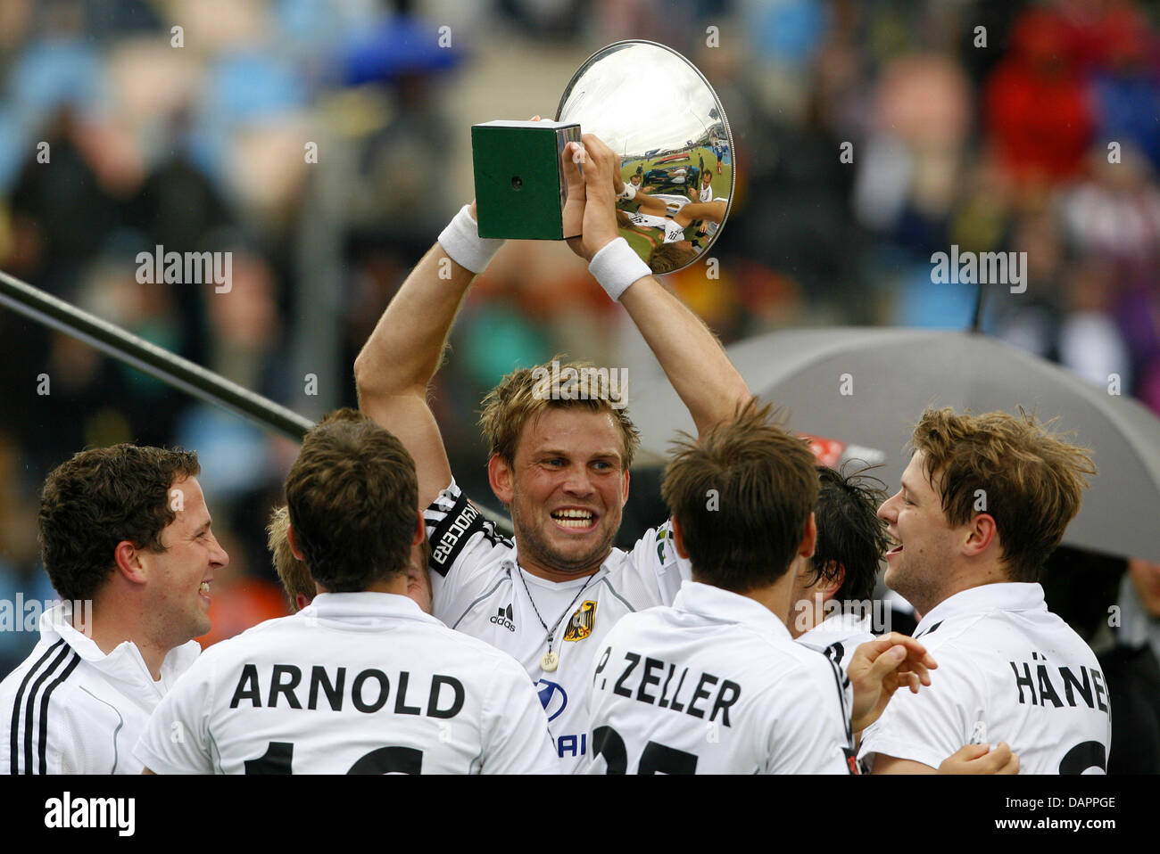 Team captain Maximilian Mueller and the German men's national hockey ...