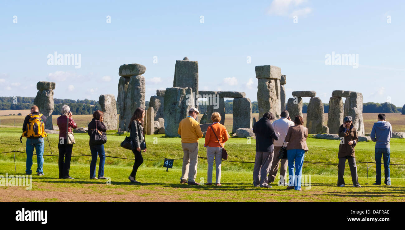 England, Wiltshire, Visitors at Stonehenge Stock Photo - Alamy