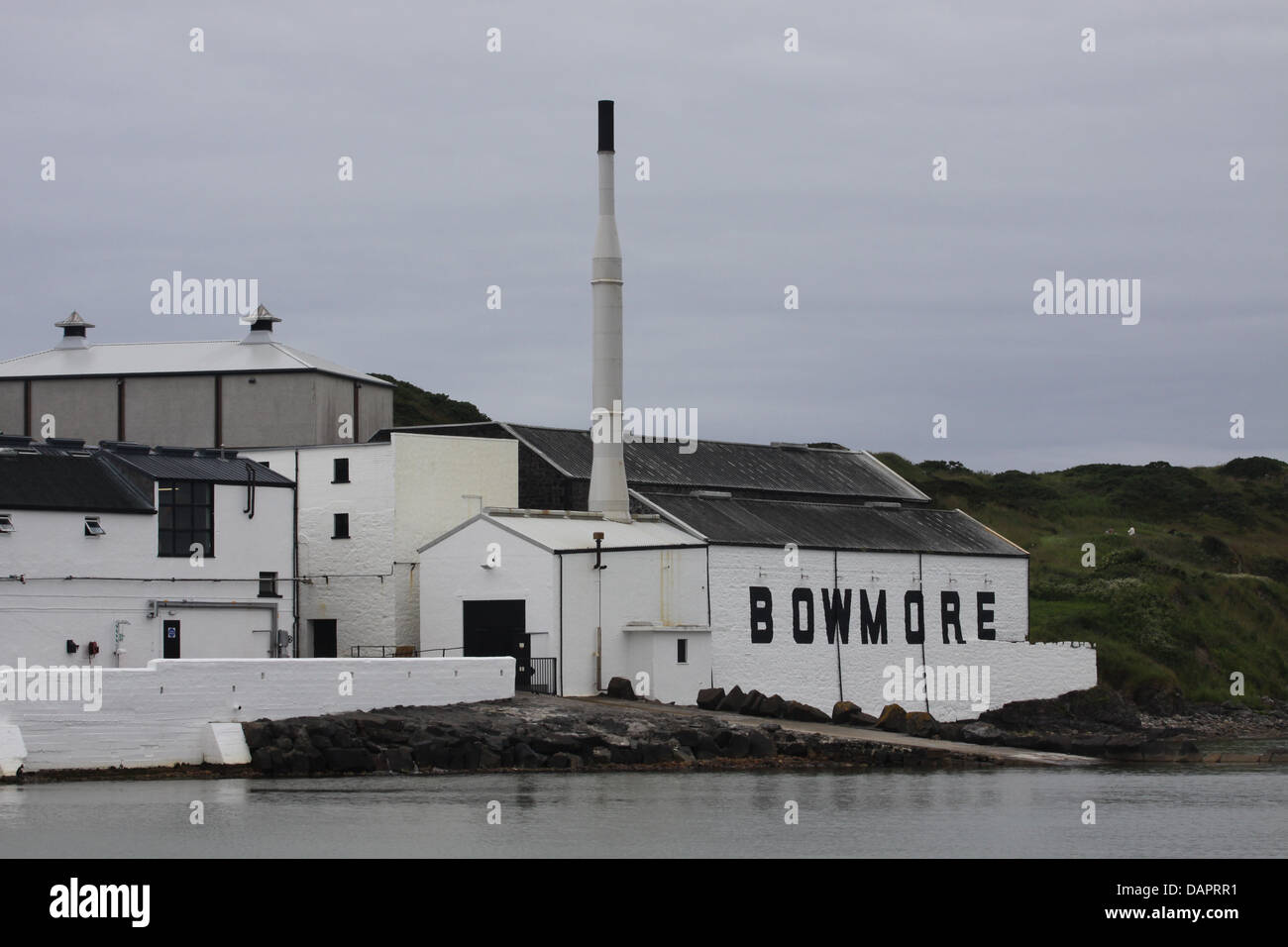 Bowmore distillery Isle of Islay Scotland July 2013 Stock Photo - Alamy