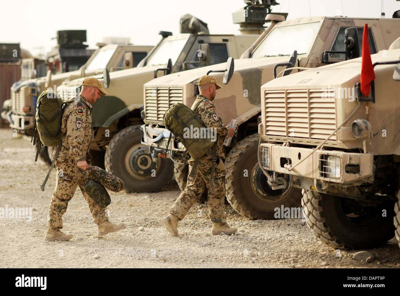 German soldiers prepare a mission at the Bundeswehr camp in Kundus ...