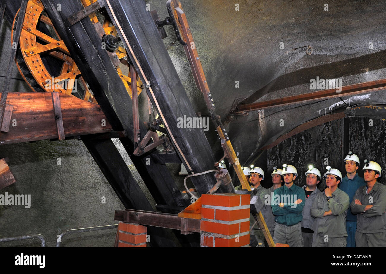 Time management techniques hi-res stock photography and images - Alamy