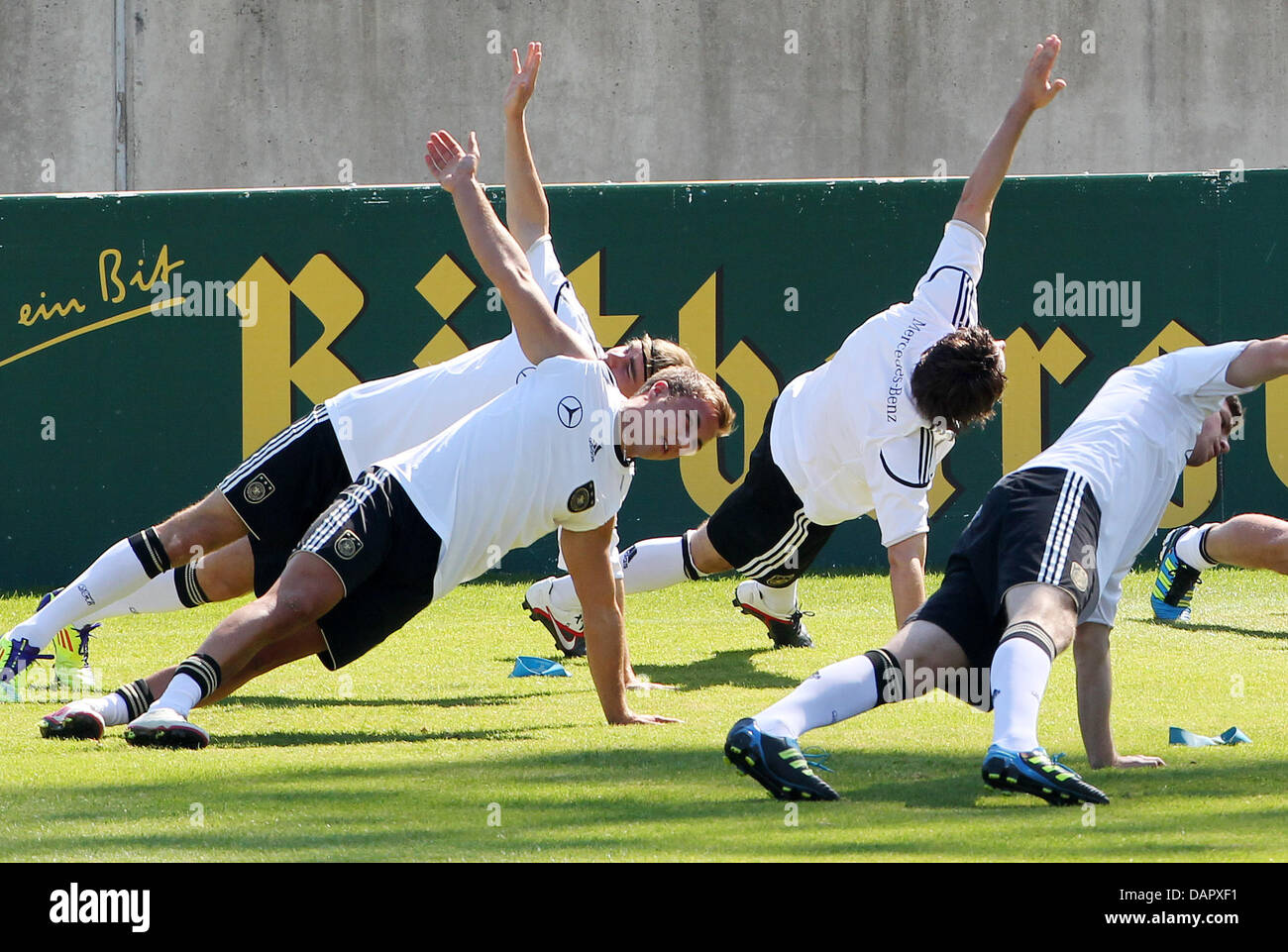 German national soccer team players Mario Goetze (l, front), Marcel ...