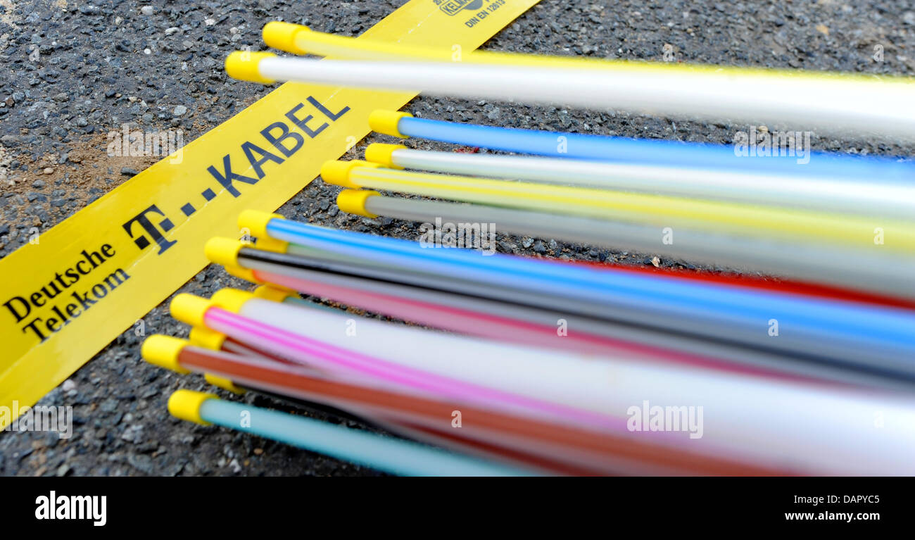 Single fibre optic cables of the German telecommunications company ...