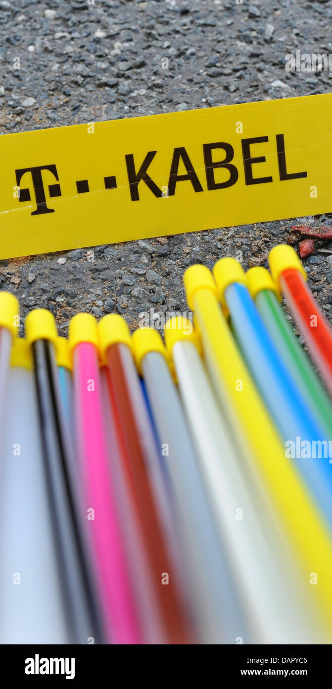 Single fibre optic cables of the German telecommunications company ...