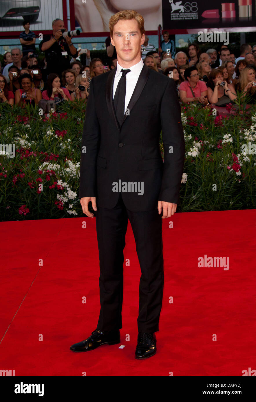 Actor Benedict Cumberbatch arrives at the premiere of 'Tinker, Taylor ...