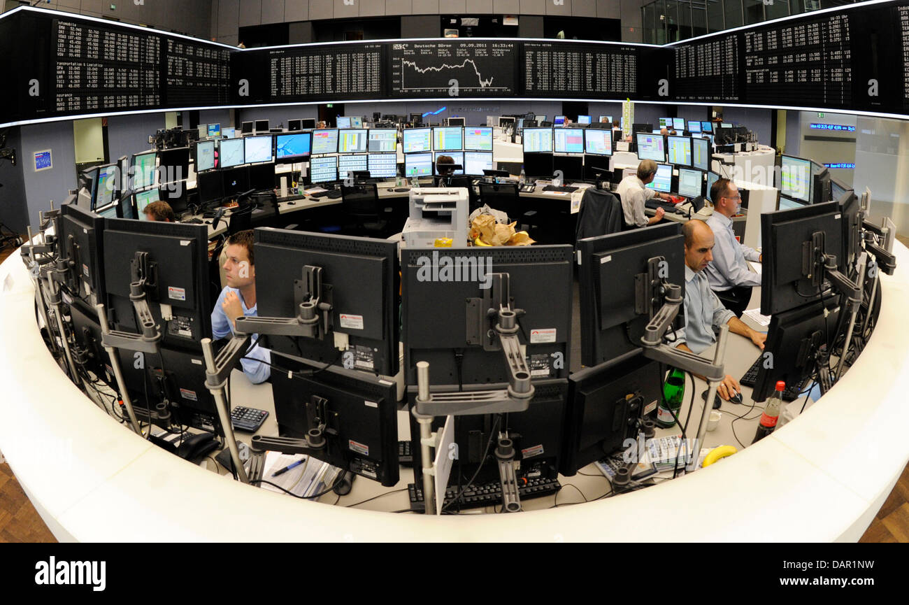 The German share index (DAX) shows a significant drop at the stock ...