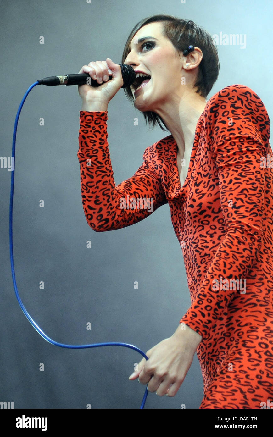 French singer yelle julie bude hi-res stock photography and images - Alamy