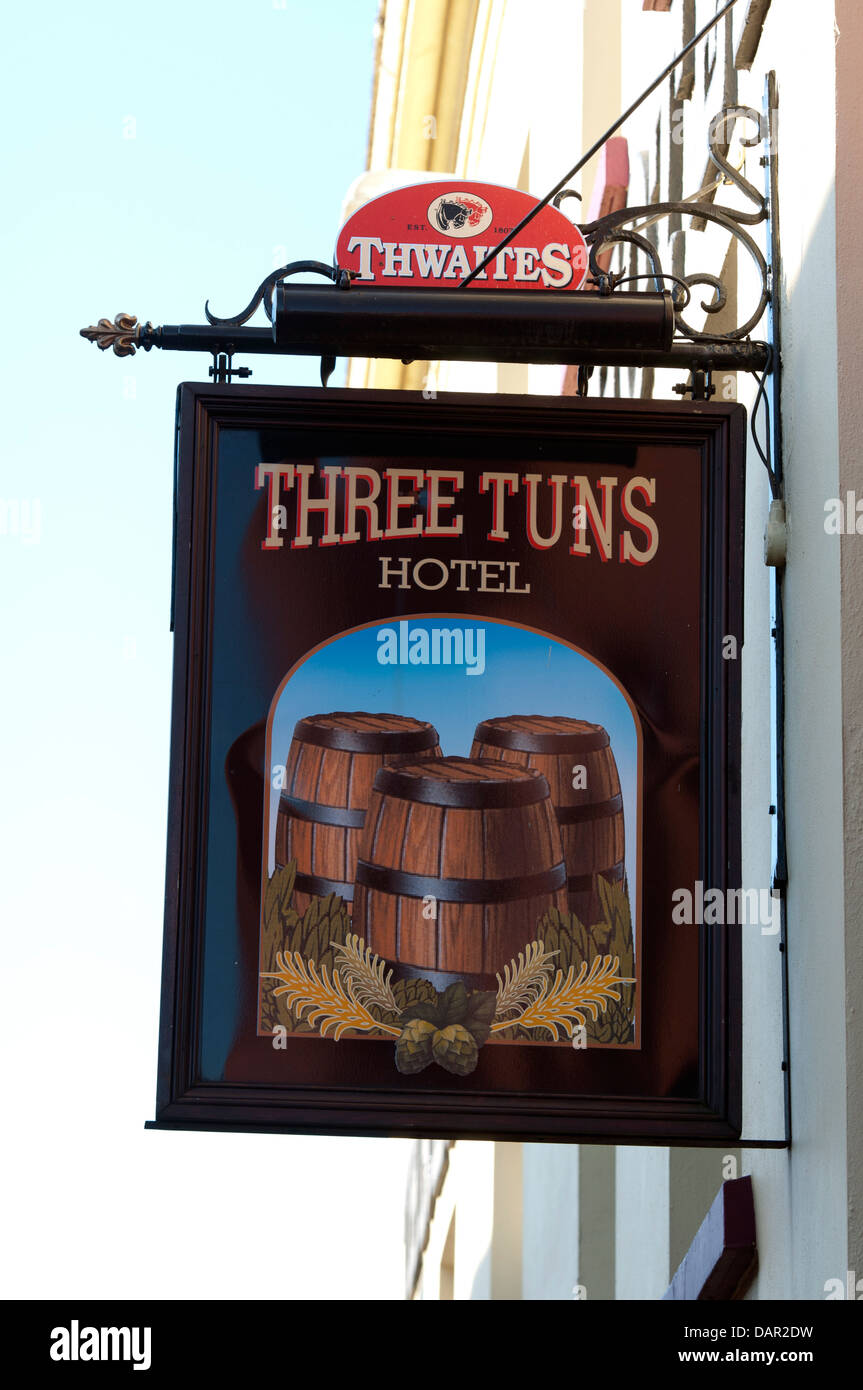 Three tuns pub hi-res stock photography and images - Alamy