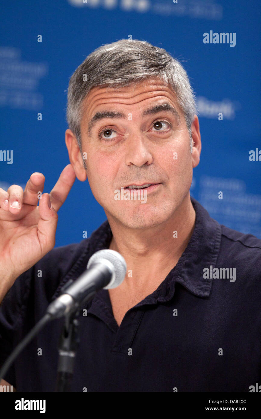 Actor George Clooney attends the press conference of "The Descendats ...