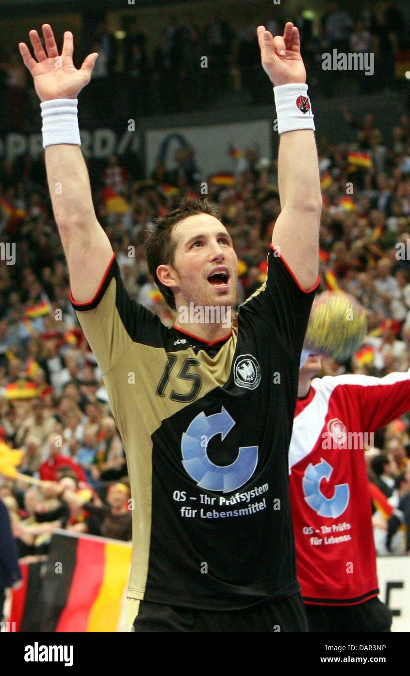 Germany's Torsten Jansen cheers after the German team wins the 2007 ...