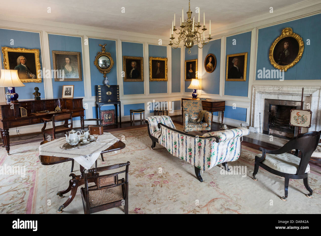 Lacock abbey england hi-res stock photography and images - Alamy