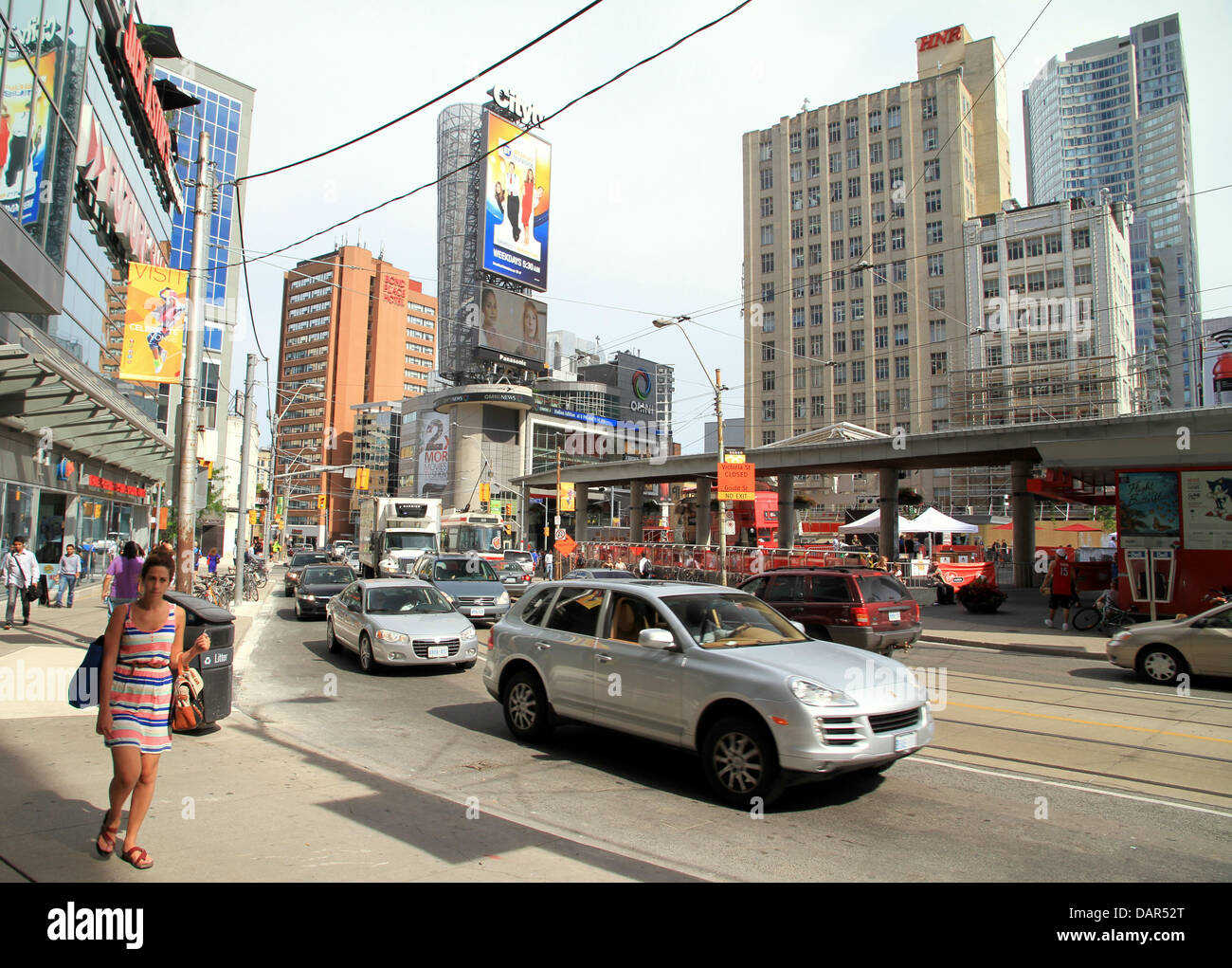 Toronto street view hi-res stock photography and images - Alamy