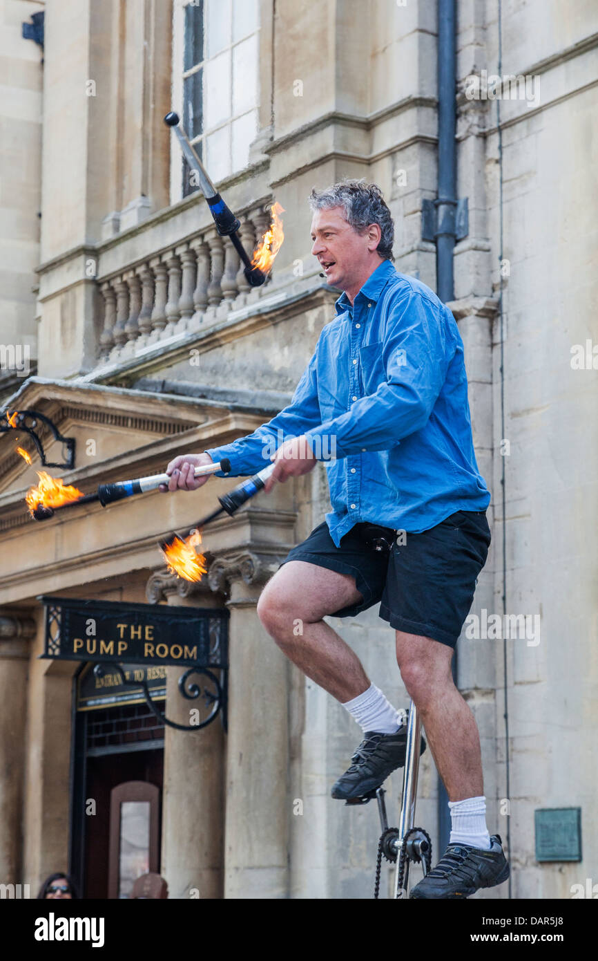 Street performer in bath hi-res stock photography and images - Alamy