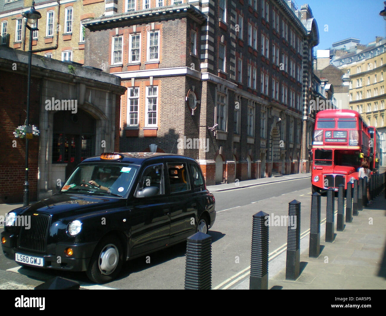 Typical london scene hi-res stock photography and images - Alamy