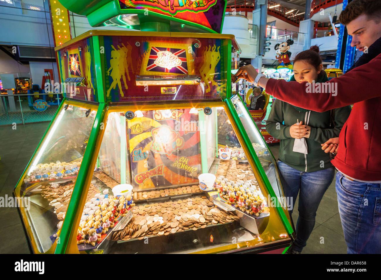 Amusement arcade grand pier weston super mare hi-res stock photography ...