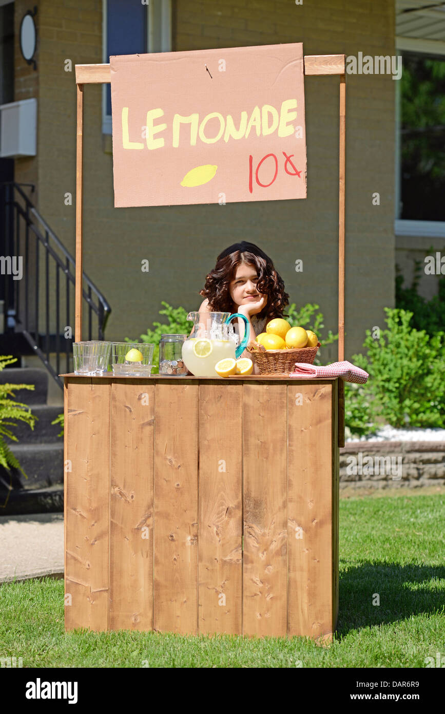 Lemonade stand hi-res stock photography and images - Alamy
