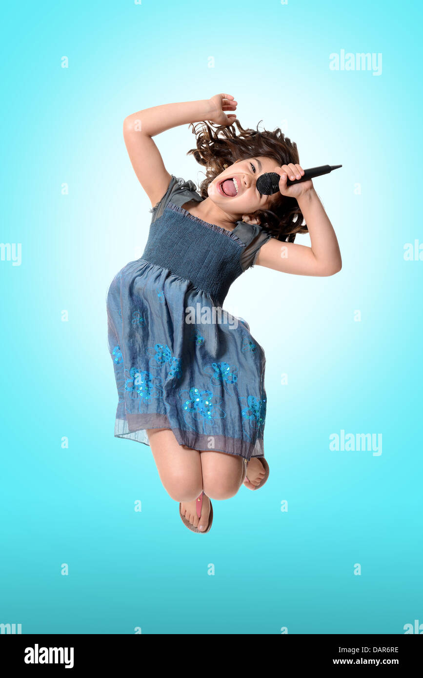Child singer hi-res stock photography and images - Alamy
