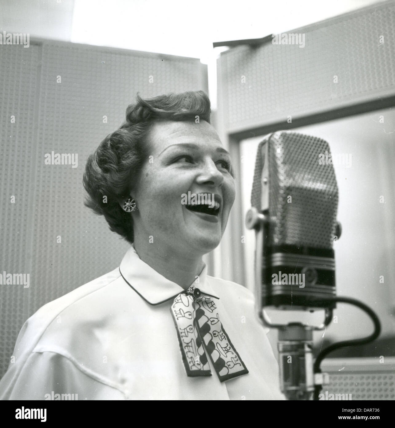 JO STAFFORD (1917-2008) US singer recording about 1953 Stock Photo - Alamy