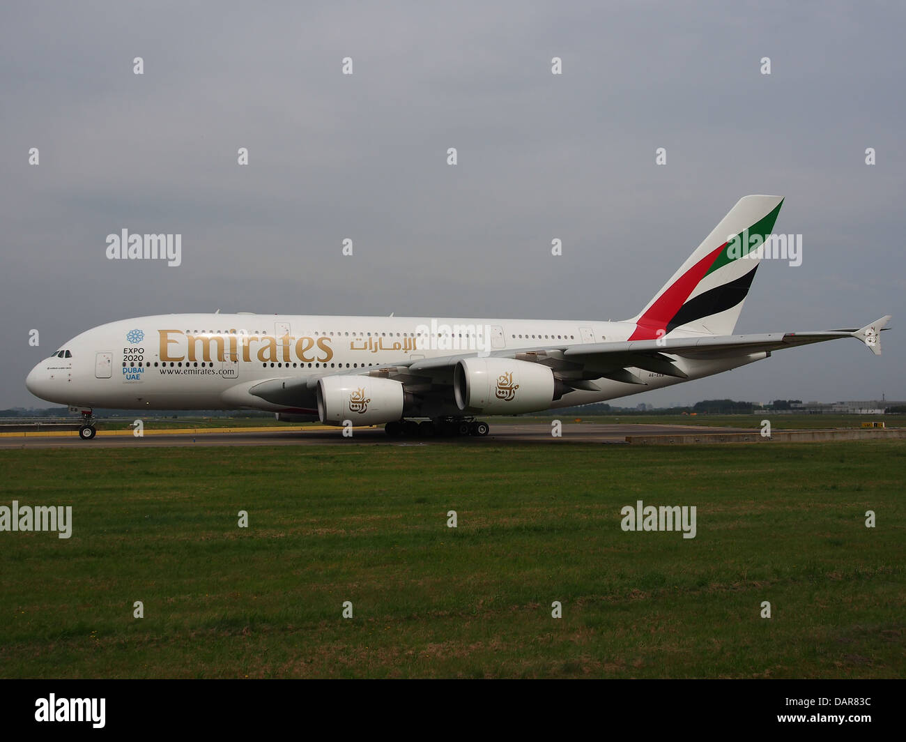 Modern wide body passenger hi-res stock photography and images - Alamy