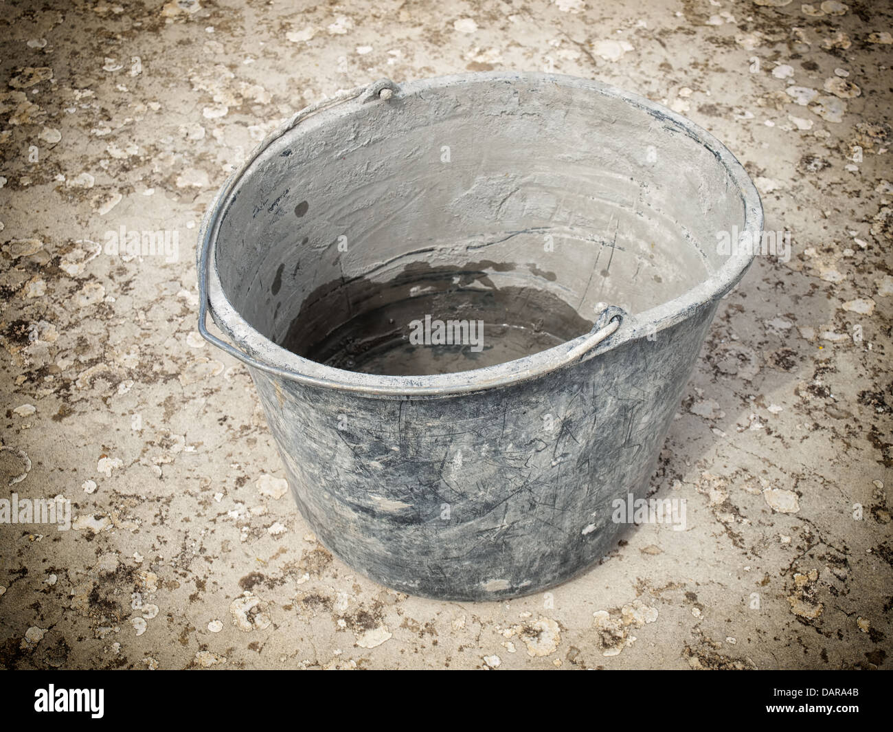 Masonry bucket hi-res stock photography and images - Alamy