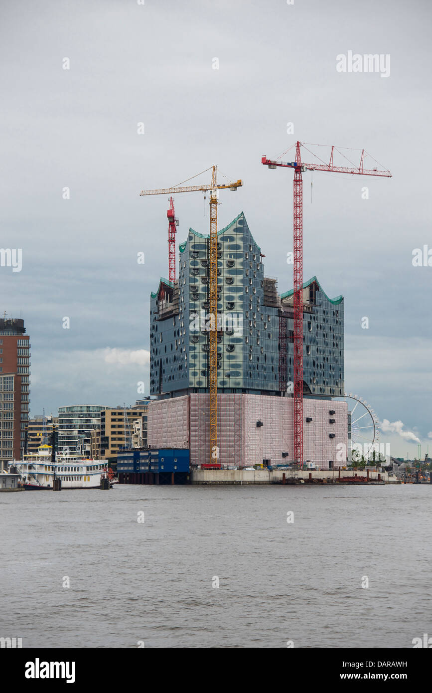 Elbphilharmonie crane hi-res stock photography and images - Alamy