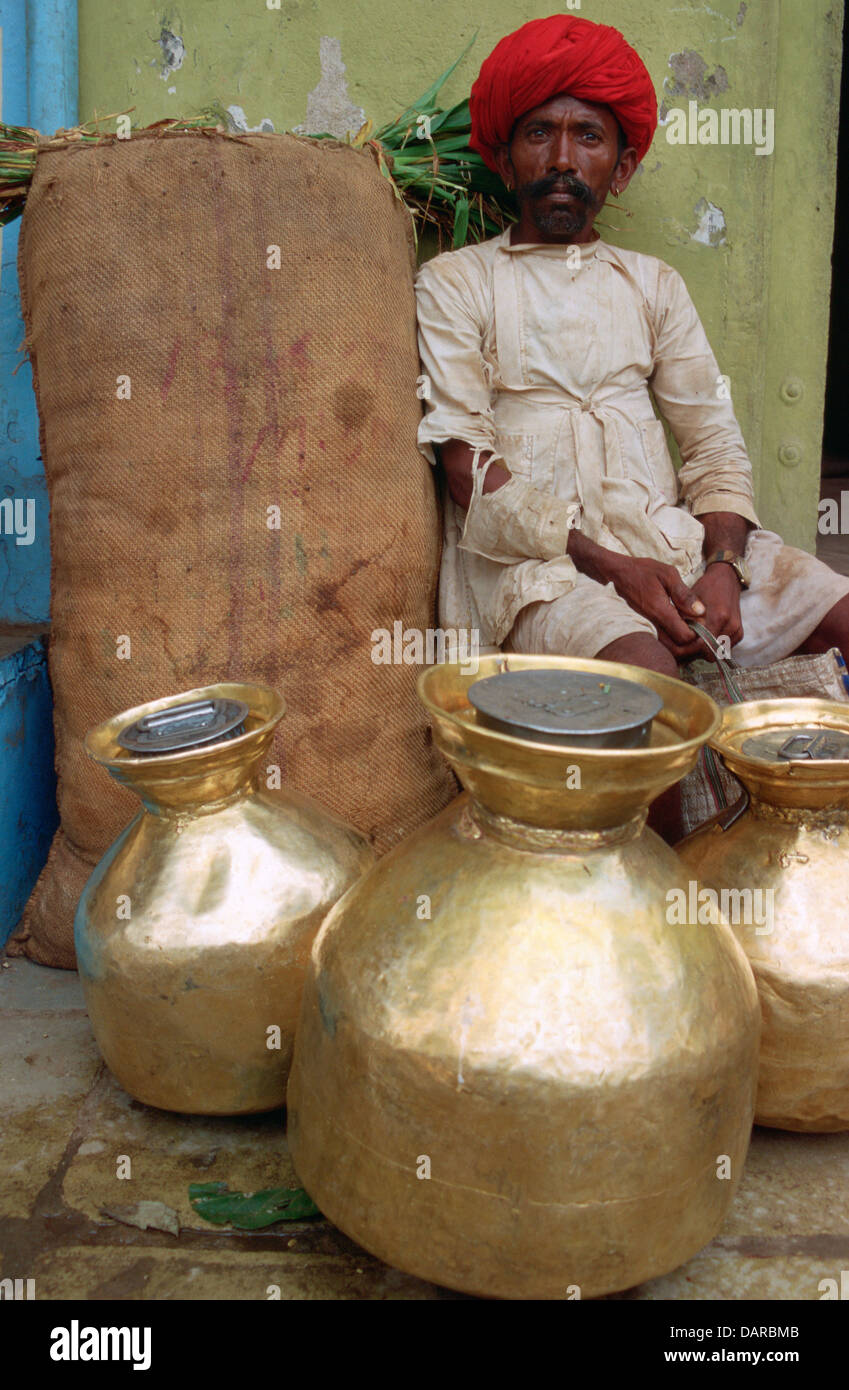 Indian milkman hi-res stock photography and images - Alamy