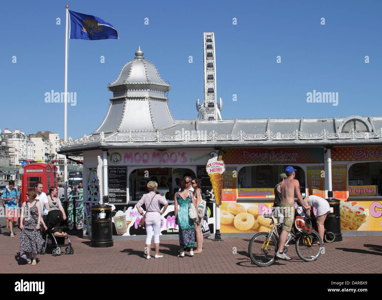 Ice cream stall hi-res stock photography and images - Alamy