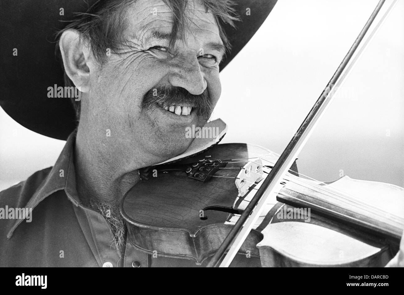 Fiddle player hi-res stock photography and images - Alamy