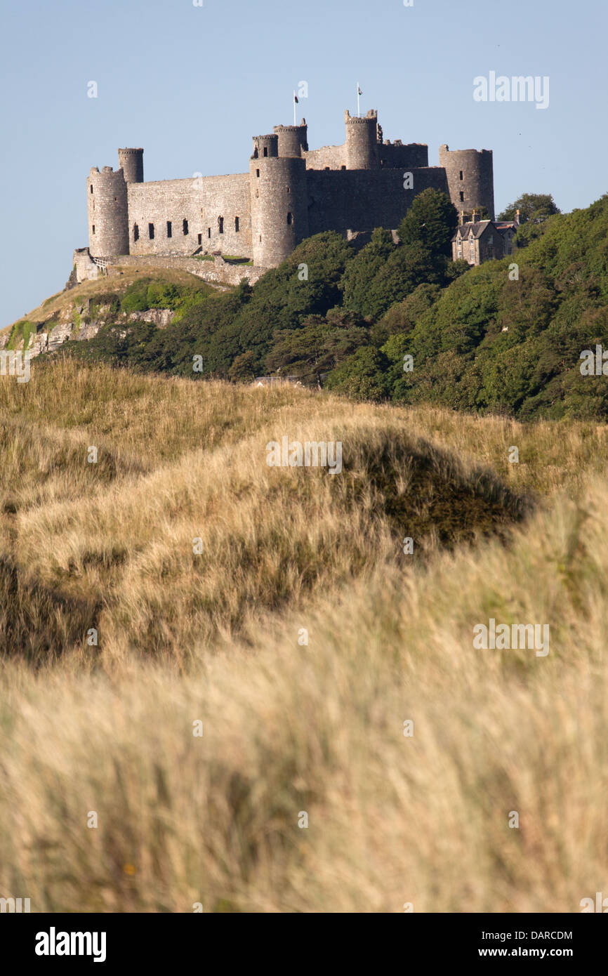 Town of Harlech, Wales. The sand dunes of Harlech beach with Harlech ...