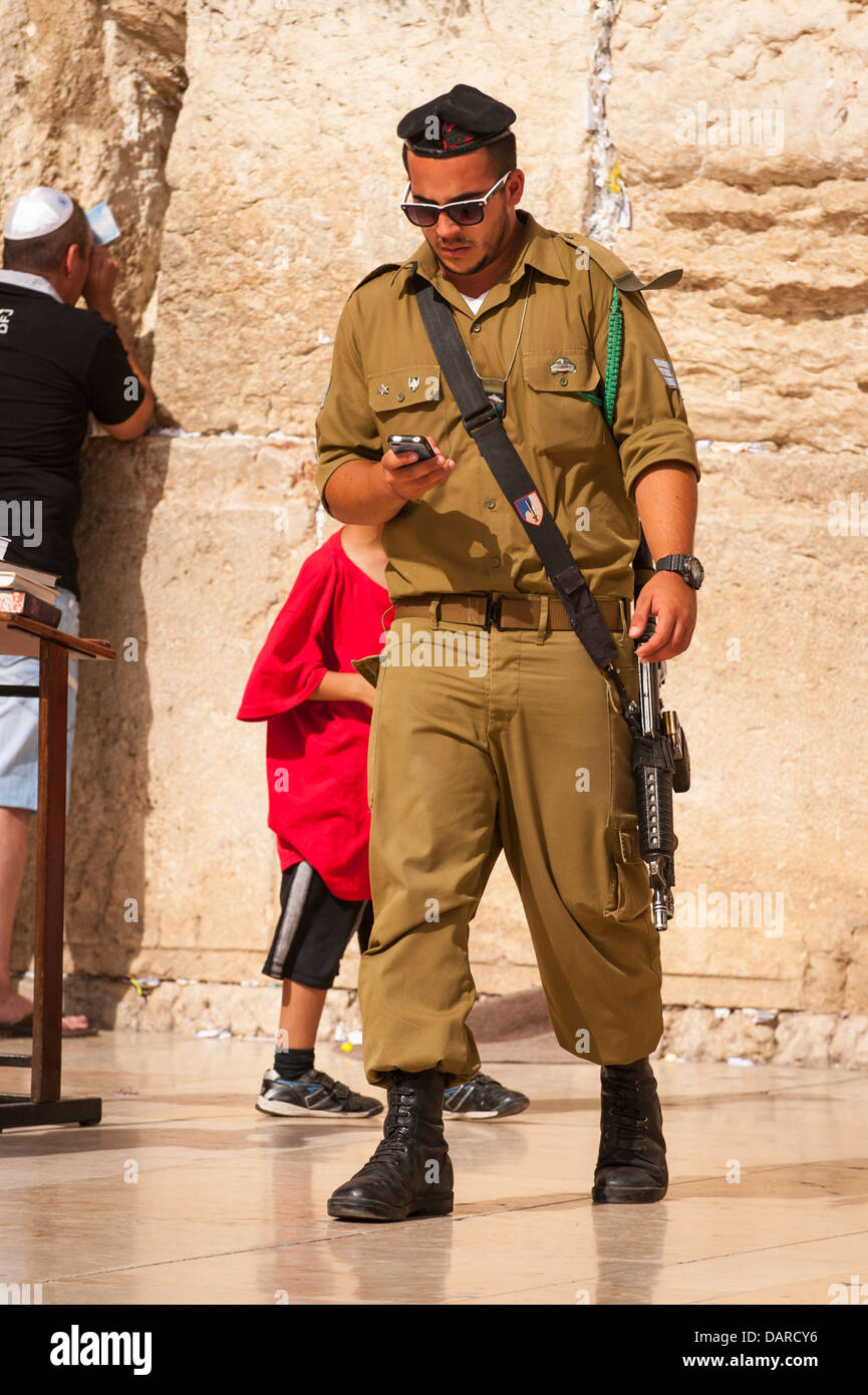 Portrait of an idf soldier hi-res stock photography and images - Alamy