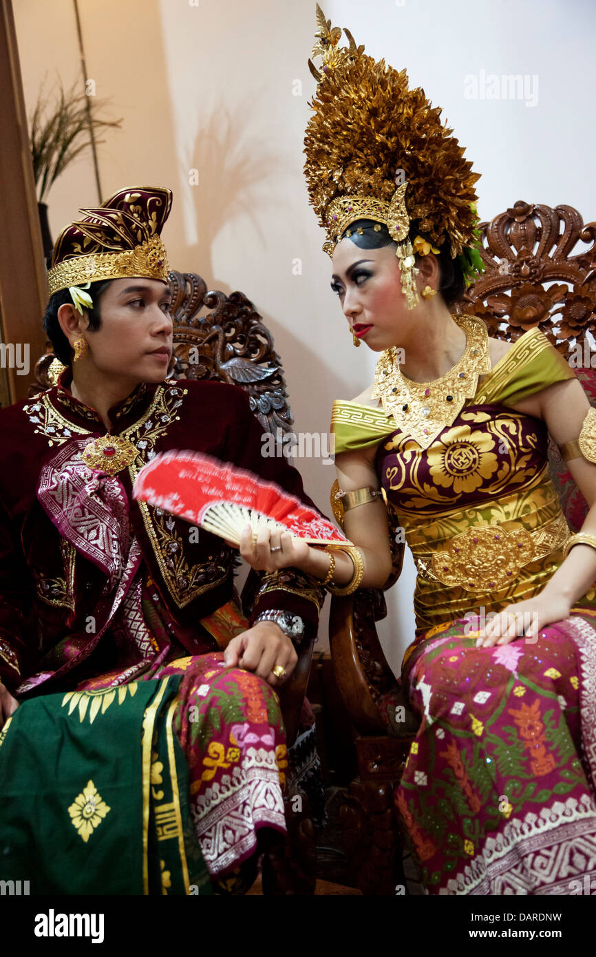Japanese bride and her Balinese husband at their wedding in Ubud, Bali ...