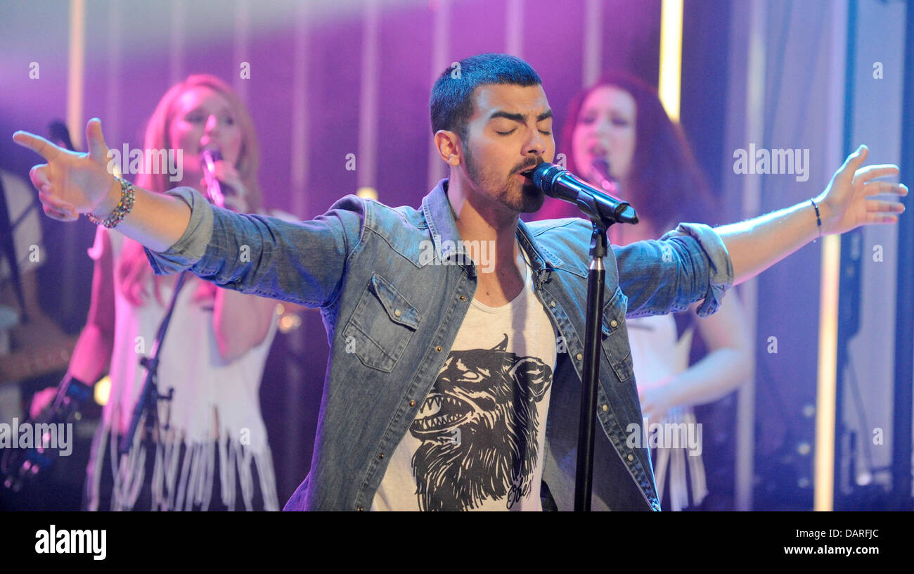American singer joe jonas hi-res stock photography and images - Alamy