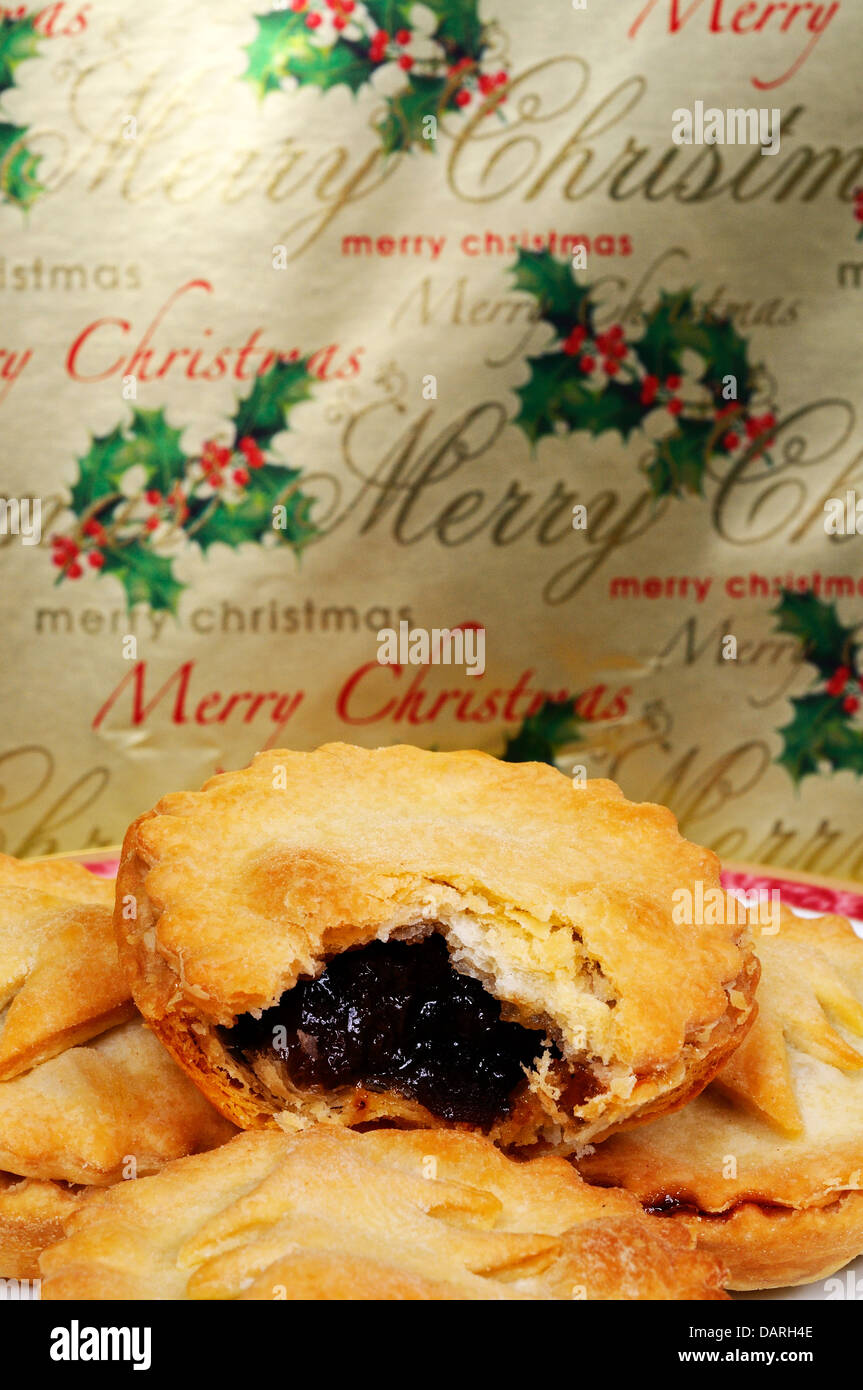 Individual traditional christmas mince pies hi-res stock photography ...
