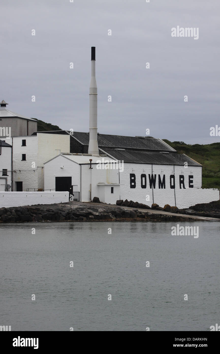 Bowmore distillery Isle of Islay Scotland July 2013 Stock Photo - Alamy