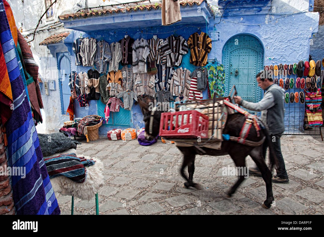 Textile shops in the blue medina of Chefchaouen. Rif region, Morocco ...